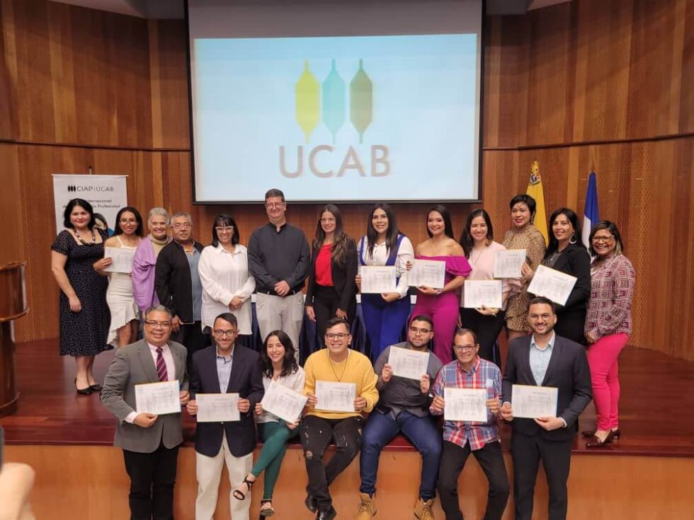 Más de 400 profesionales no docentes mejoraron sus estrategias de ...
